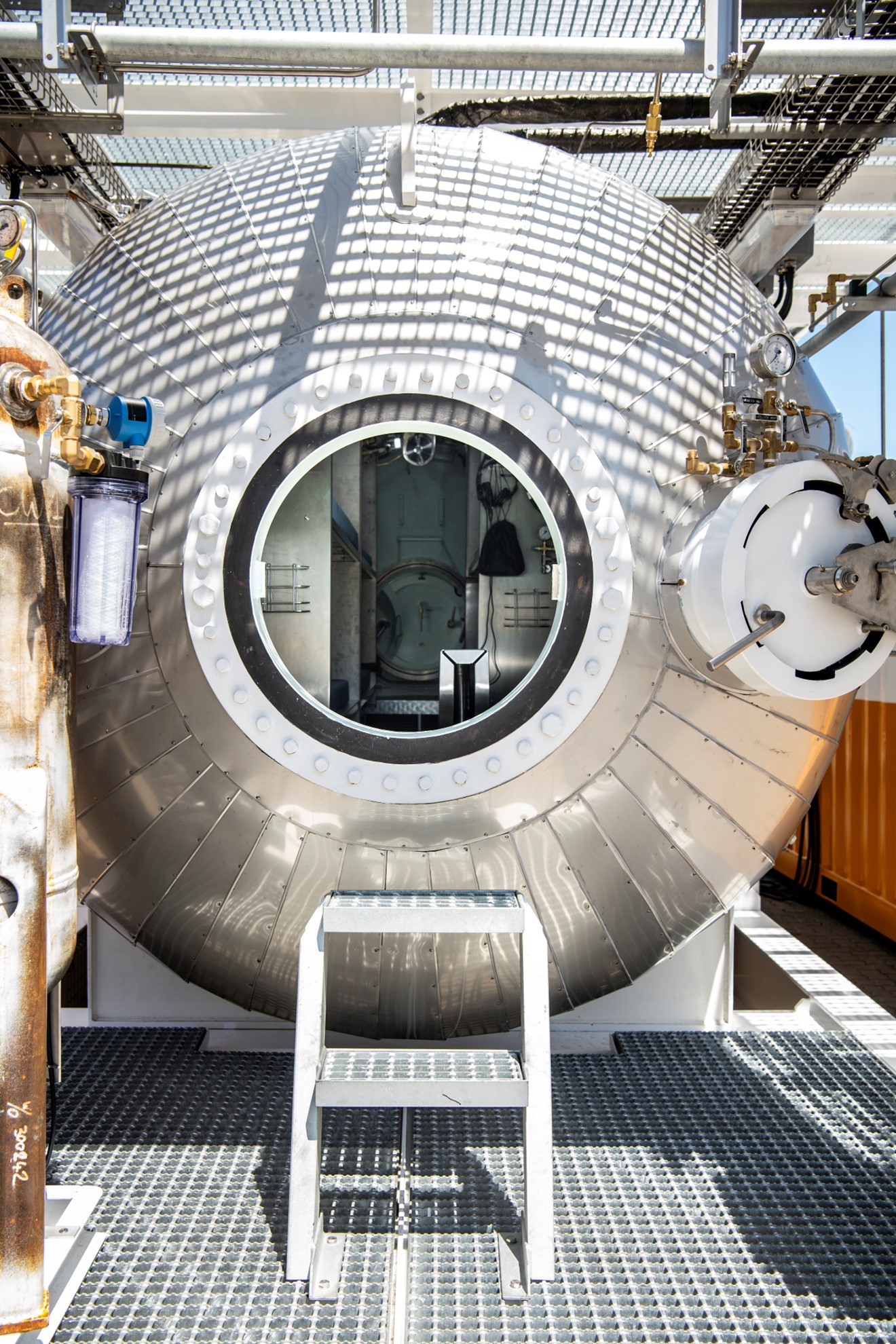 12-Man Hyperbaric Rescue Facility by Unique Group